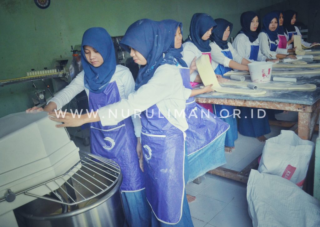 Pabrik Roti - Al Ashriyyah Nurul Iman Islamic Boarding School